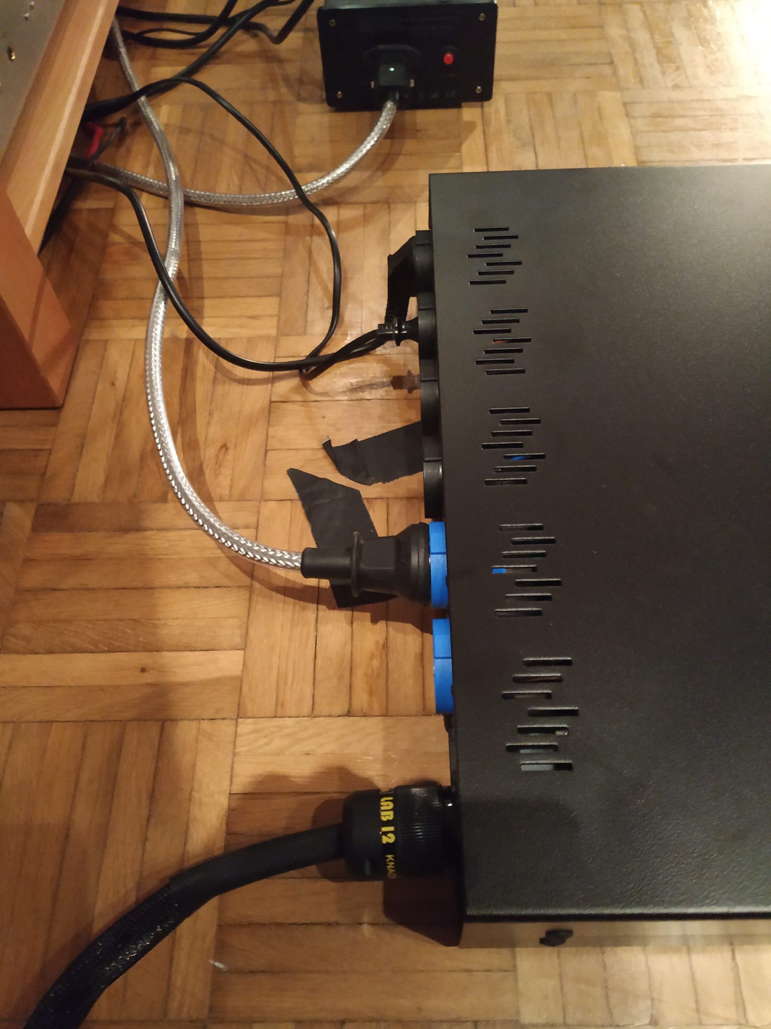 Aktiver Netzwerkfilter LAB 12 gordian – Zentrum des Audiophilen Wahnsinns